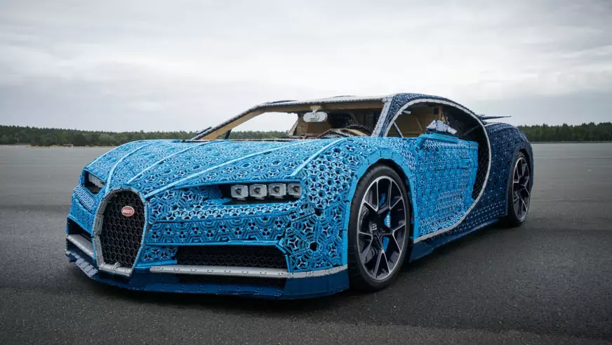 LEGO yana gina girman rayuwa, Bugatti Chiron mai motsi. Kalli shi tafi! 10518_0