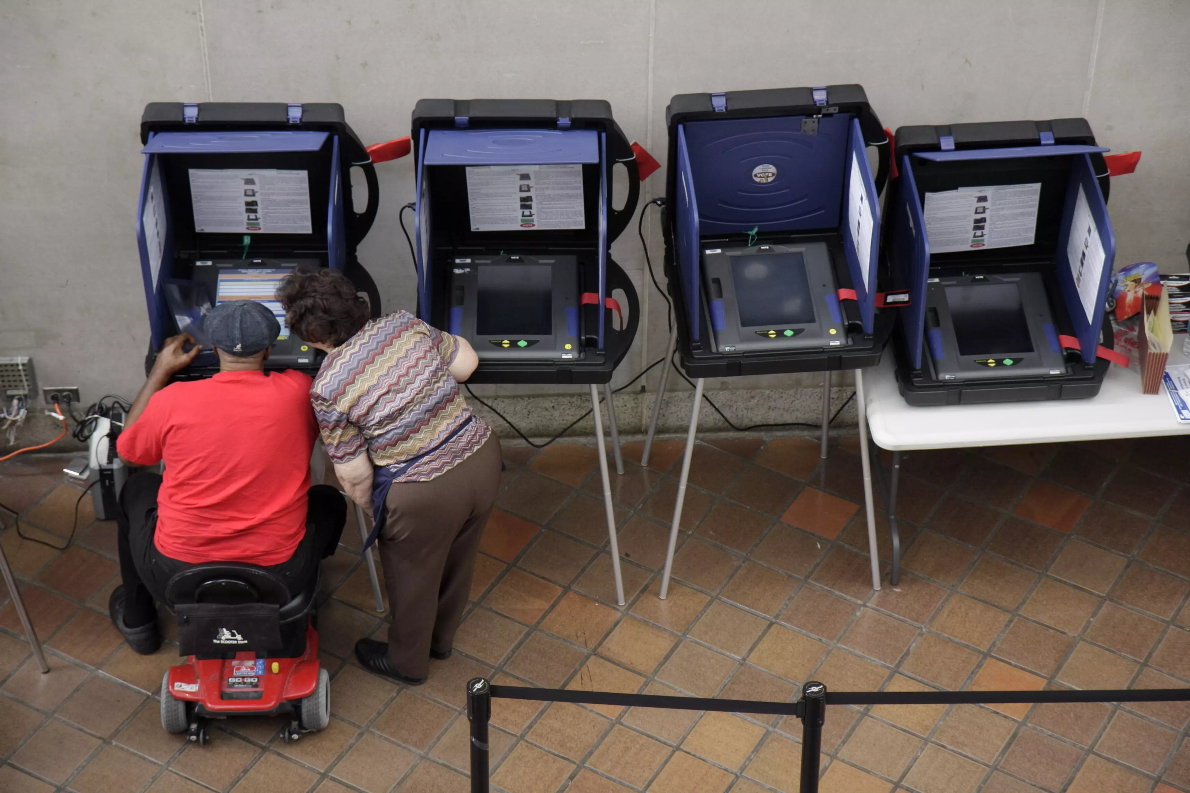 Investigadores: as máquinas de votación pódense piratear facilmente 10647_1