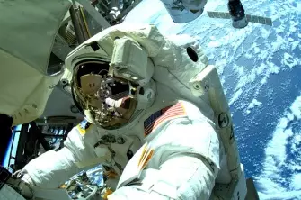 Fandt russiske kosmonauter fremmede bakterier uden for ISS? 10755_3
