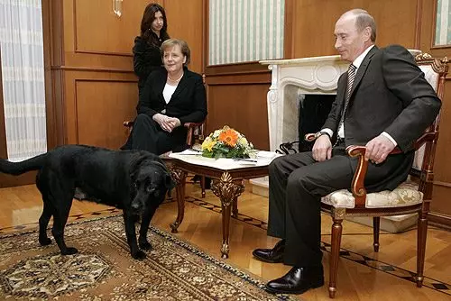 Slika s srečanja med Angelo Merkel in Vladimirjem Putinom leta 2007.