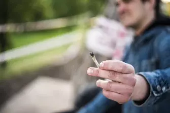 Marihuana nějakým způsobem způsobuje, že miliony násilně onemocní 15412_3