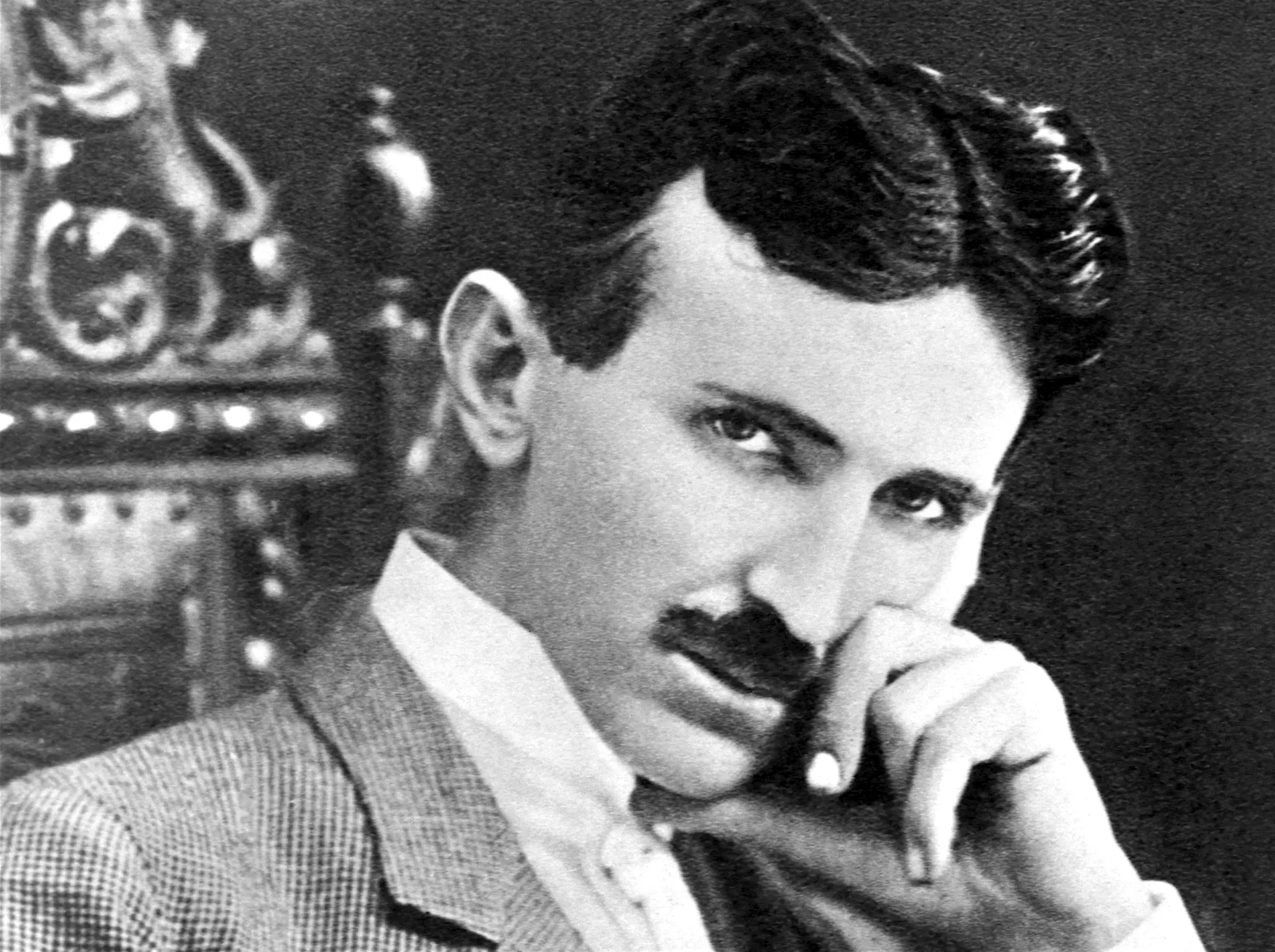 Nola egin dieta eta ariketa fisikoa Nikola Tesla asmatzaile jeinua bezala