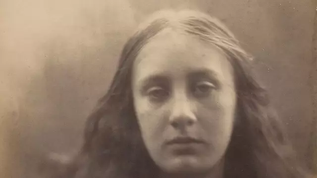 Julia Margaret Cameron: Pioneer of Modern Glamour Photography? 16190_0