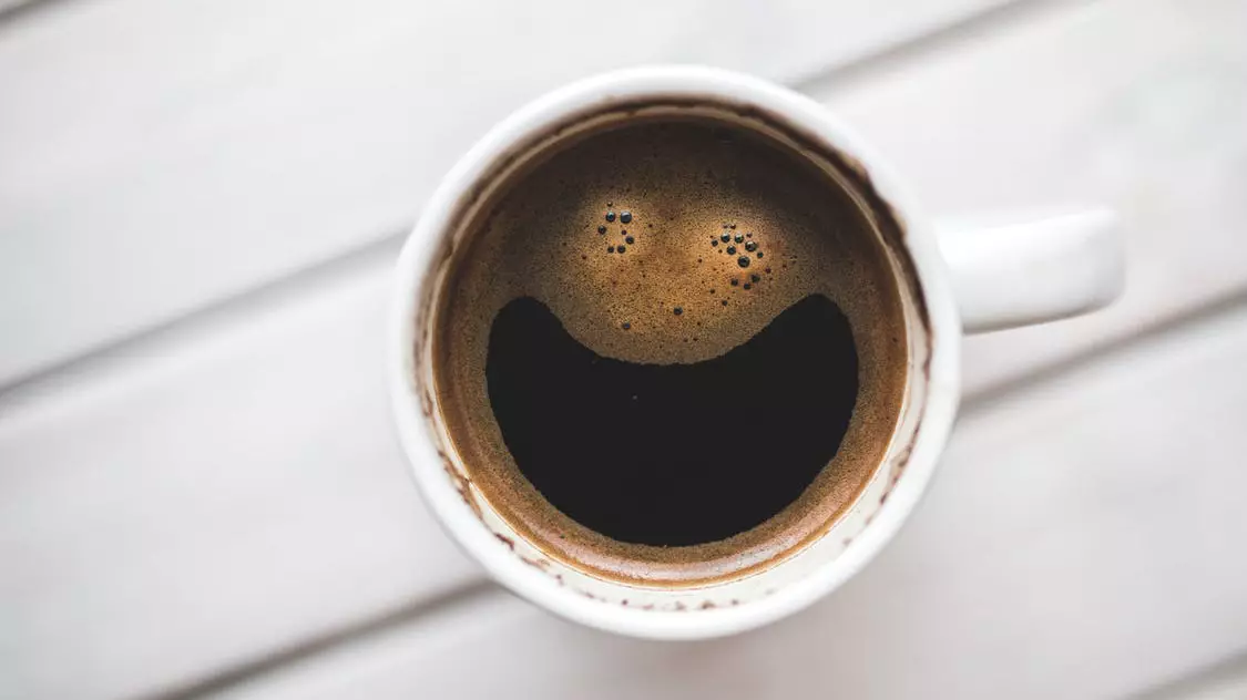 कैसे कैफीन आपकी स्वाद कलियों और आपके दिमाग को चकरा देता है