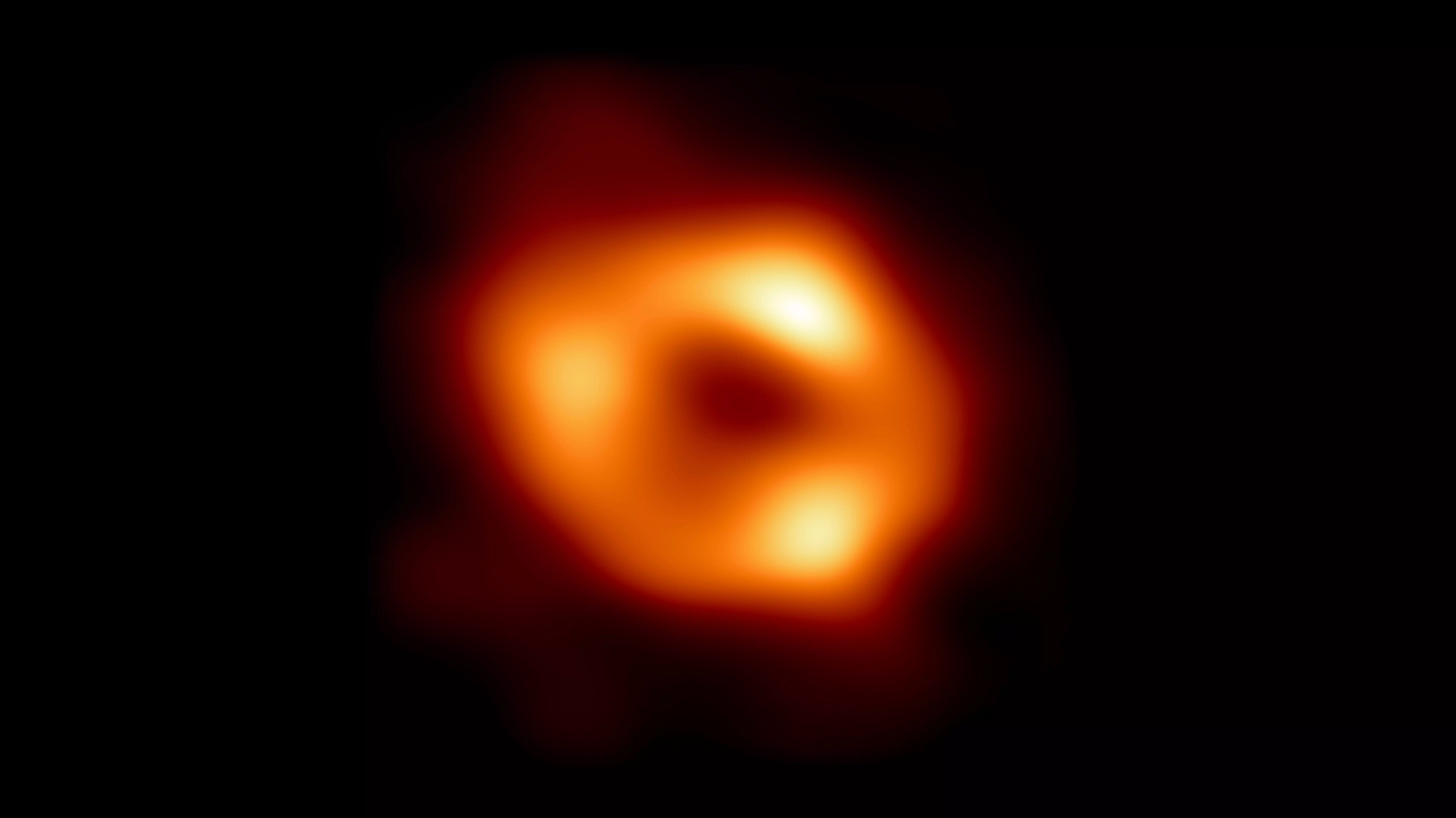 Ethan에게 물어보세요: 블랙홀이 원반이 아니라 고리처럼 보이는 이유는 무엇입니까? 180_9