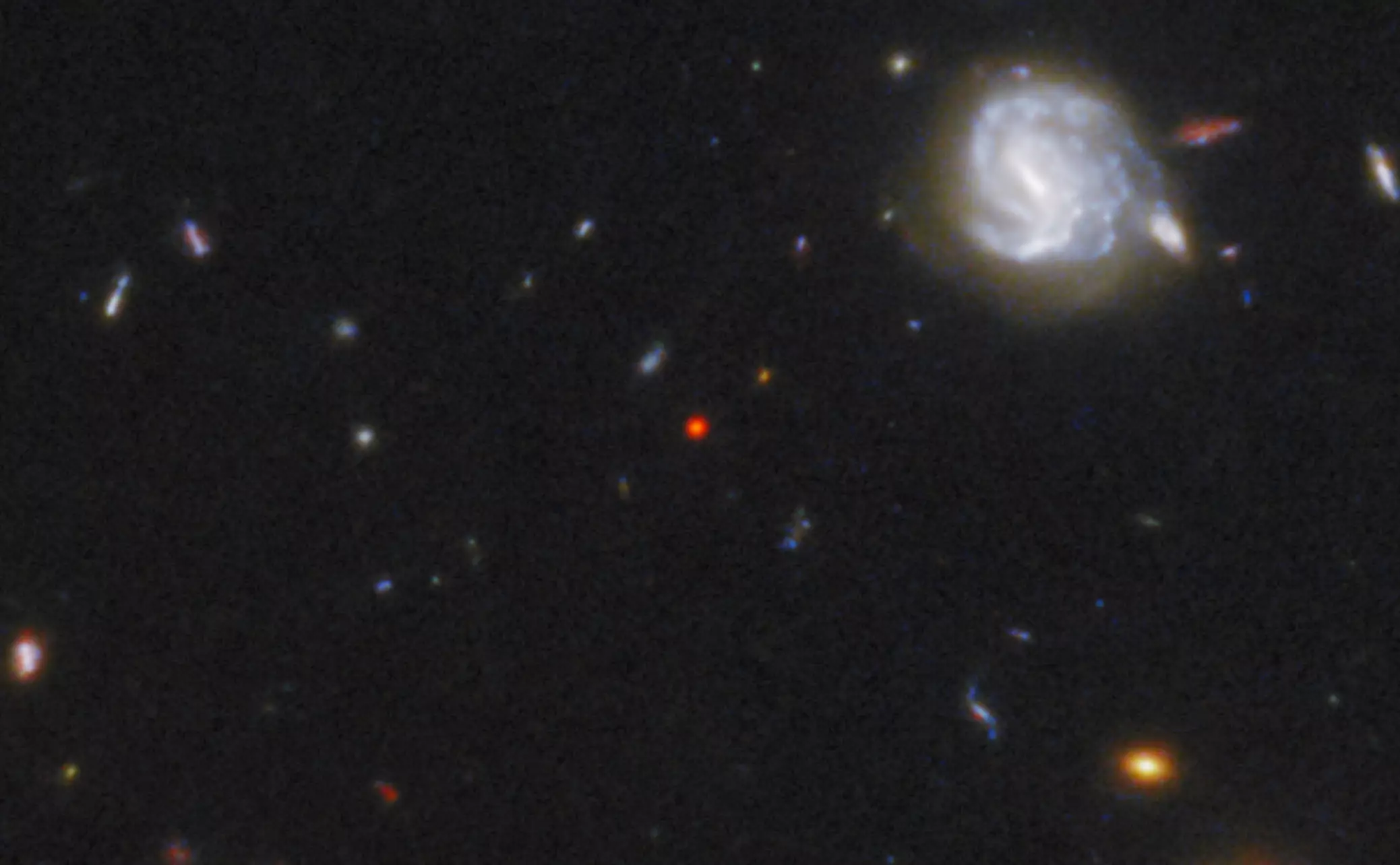 híbrido quasar-galáxia