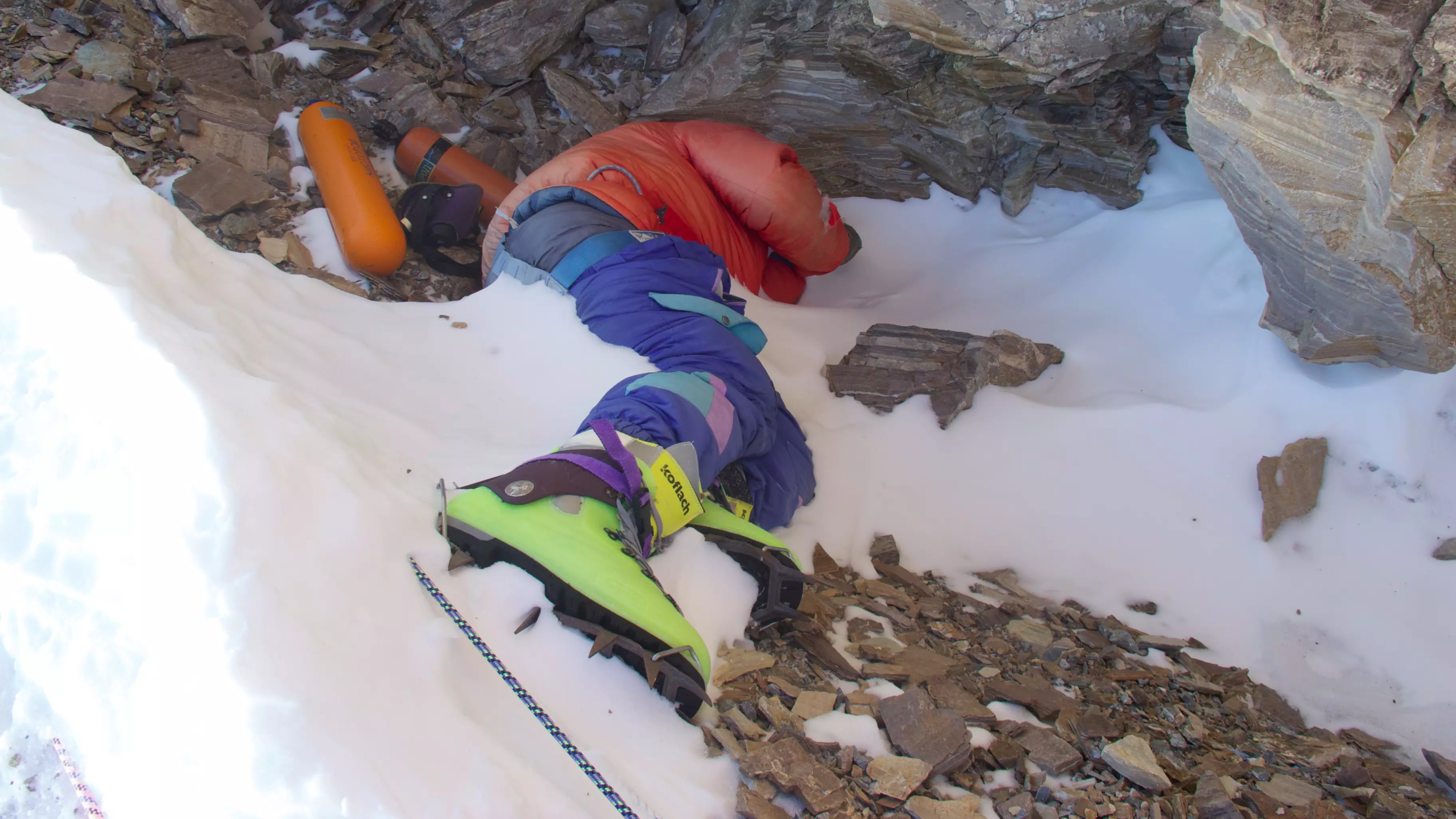 Schimbările climatice topesc gheața Muntelui Everest, expunând cadavrele alpiniștilor din trecut 19838_1