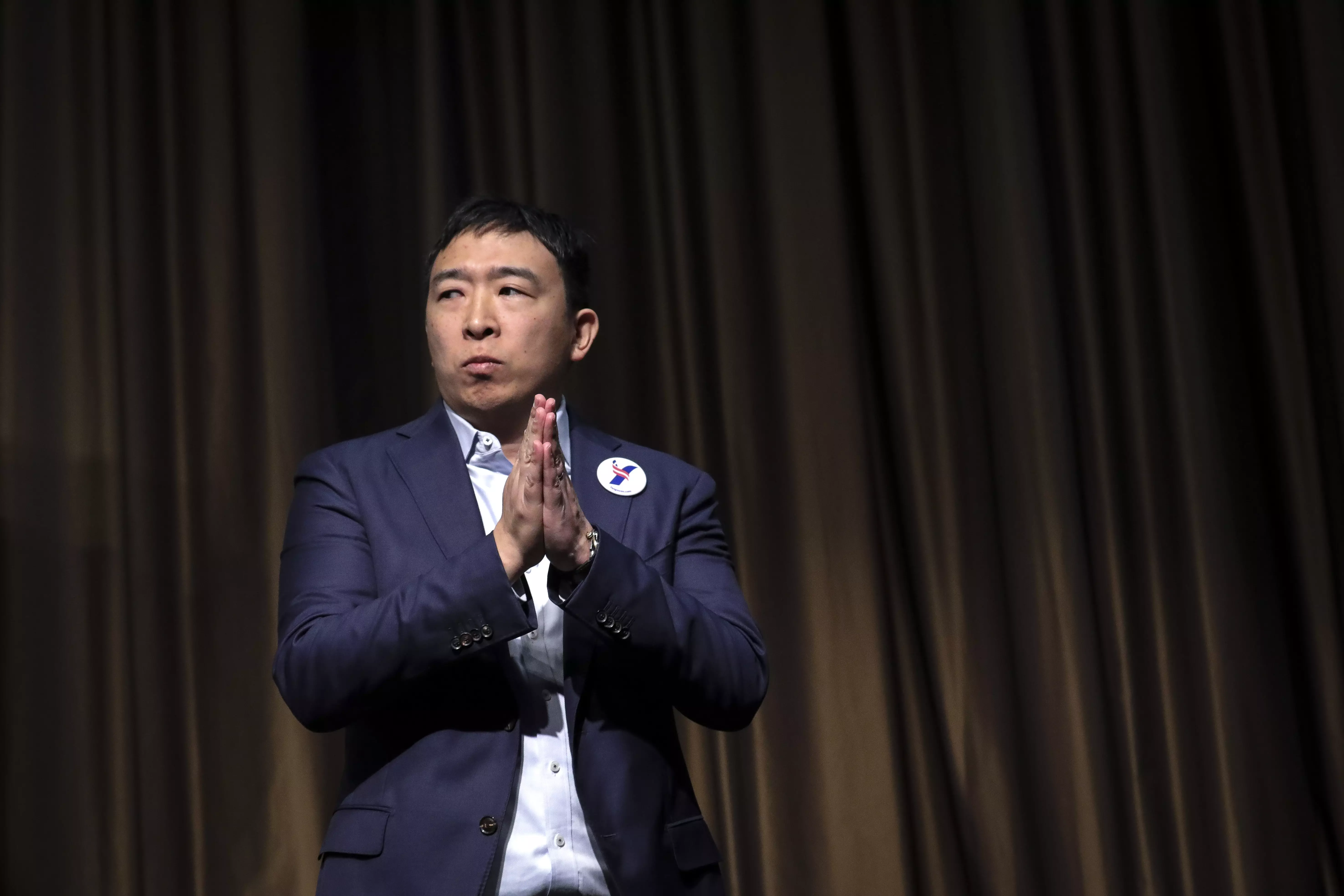 Andrew Yang volas imposti Silicon Valley por financi universalan bazan enspezan planon 22836_1