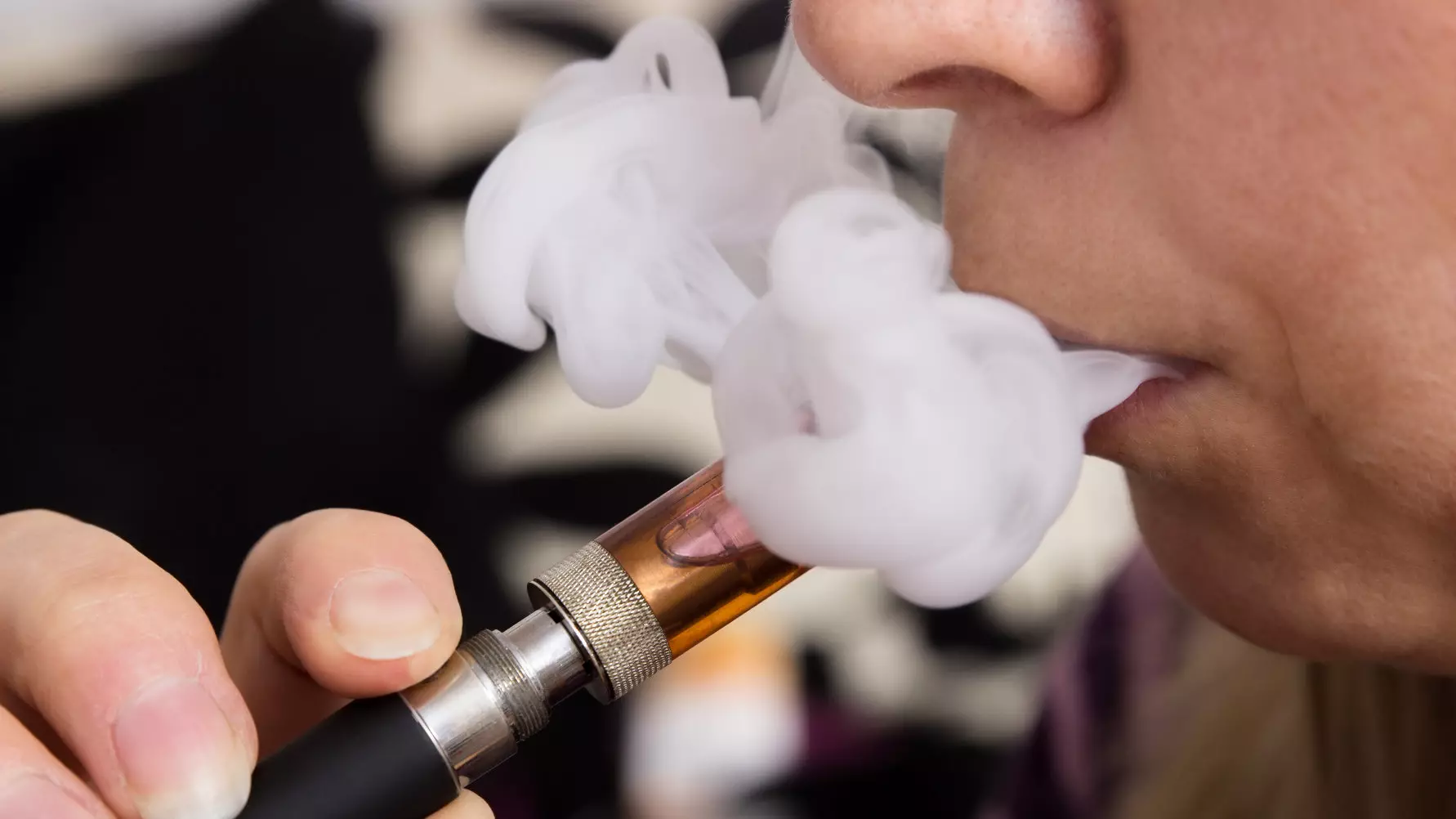 E-Cigarettes na-ekesa nnukwu doses nke formaldehyde na ntọala dị elu 32370_0