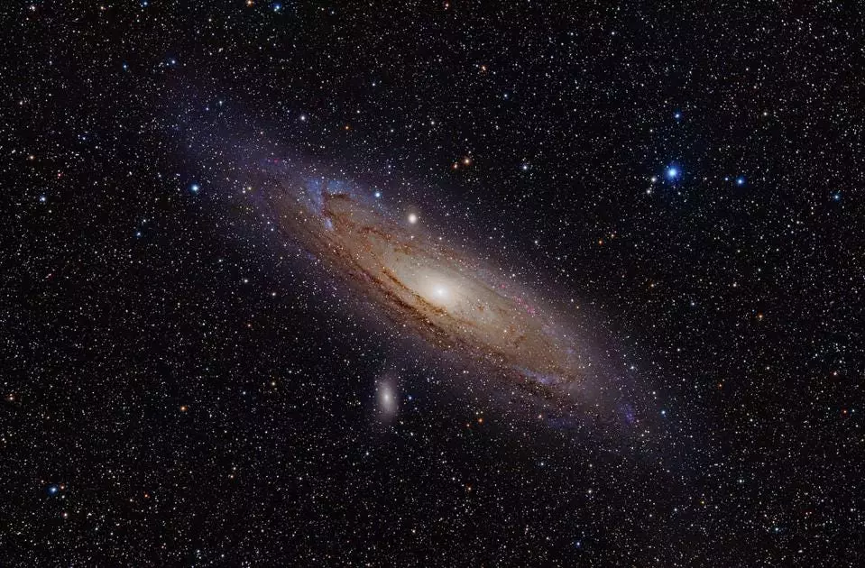 Hiiglaslik raadiogalaktika Alcyoneus on praegu universumi suurim teadaolev galaktika 335_5