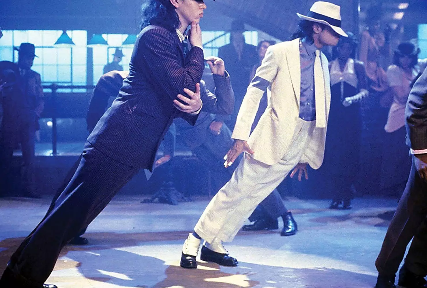 Ua faamatalaina e saienitisi le 'impossible' antigravity tilt a Michael Jackson