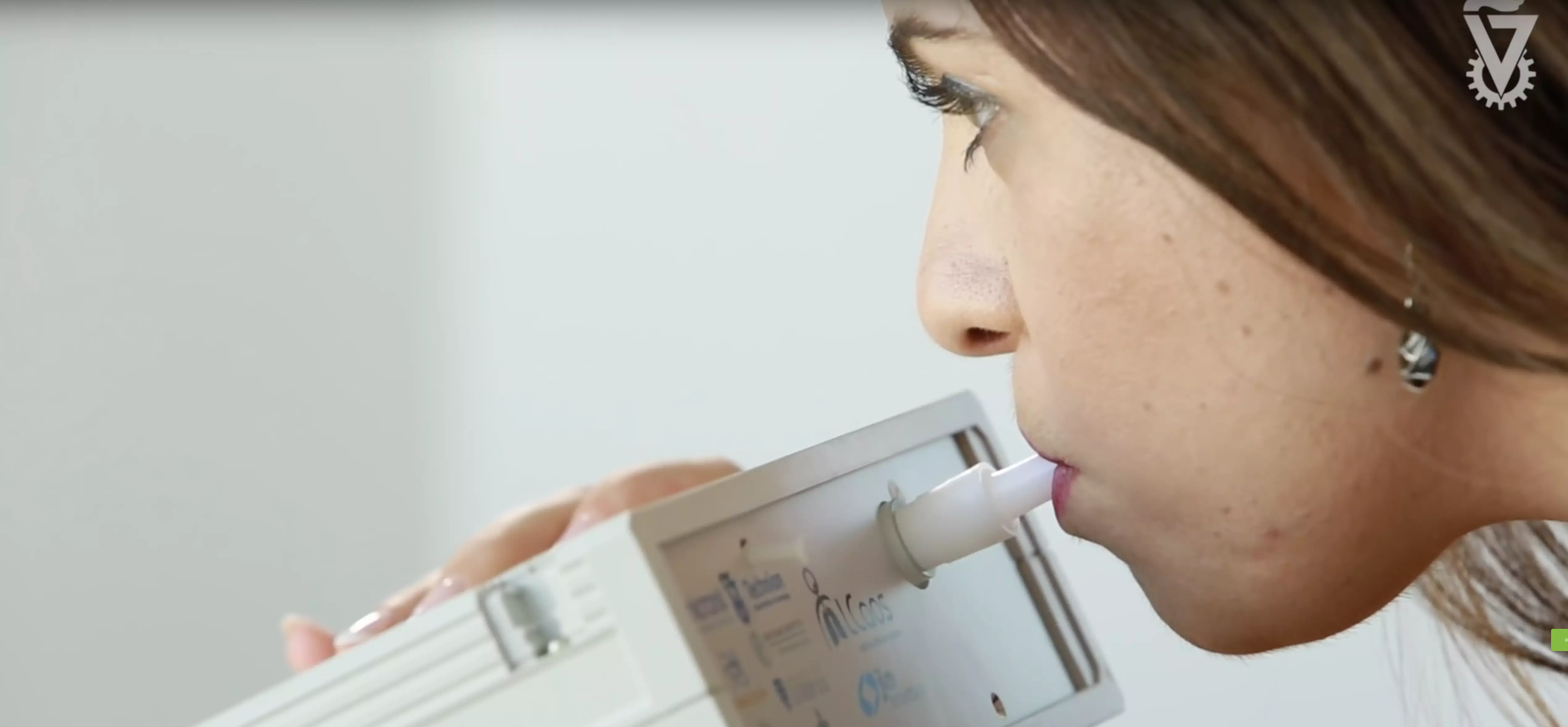 Wetenschappers vinden een apparaat uit dat 17 ziekten van je adem kan detecteren, waaronder kankers 35725_1