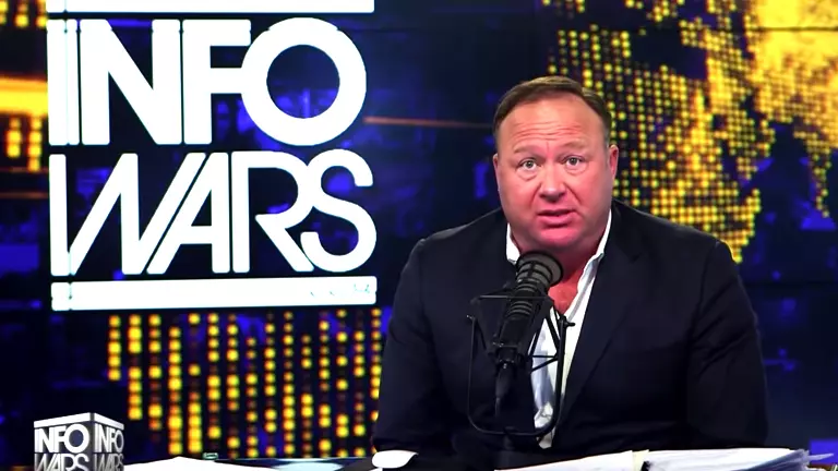 Alex Jones lajistis sou konplo Sandy Hook, rele li atak sou 1ye Amannman 37095_0