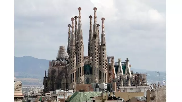 Ar Gaudi Sagrada Família bazilika turėtų būti baigta? 38803_0