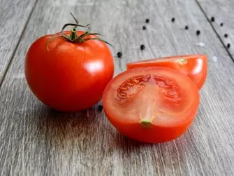 Sciencistoj malkovras kial superbazaraj tomatoj gustumas tiel banala 41241_2