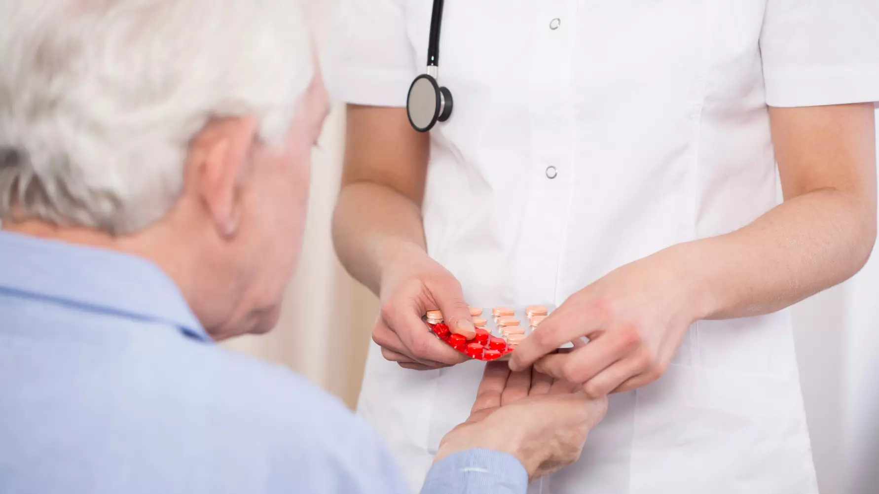 Placebos aliviam a dor, mesmo quando os pacientes sabem que o tratamento não é real 42657_0