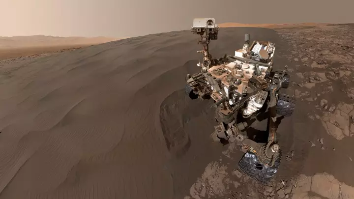 Hotunan ban mamaki daga Curiosity Rover akan Mars 42940_0