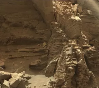Spektakularne slike iz roverja Curiosity na Marsu 42940_11