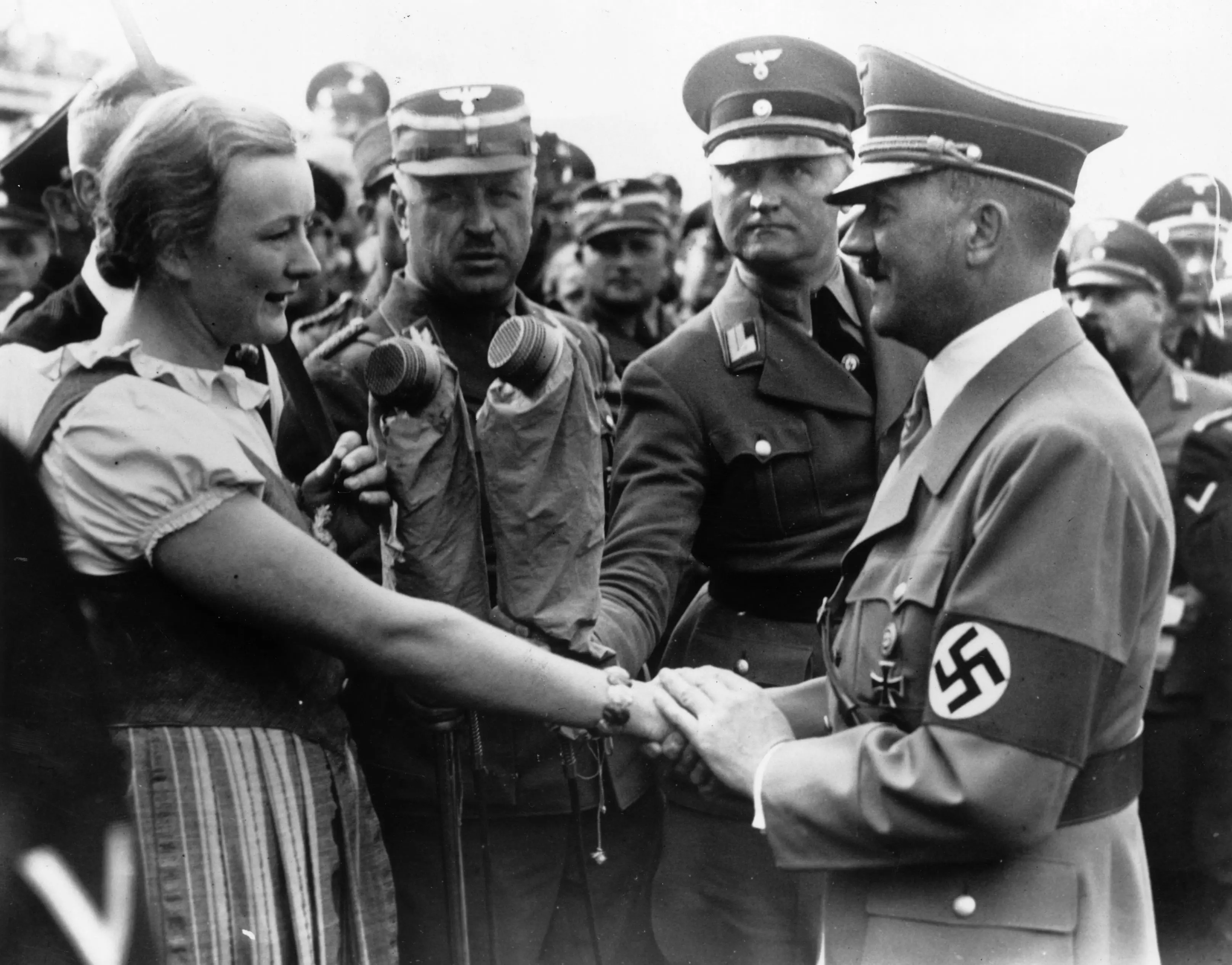 Proč ženy volily Hitlera? Dávno zapomenuté eseje obsahují některé odpovědi 4480_1
