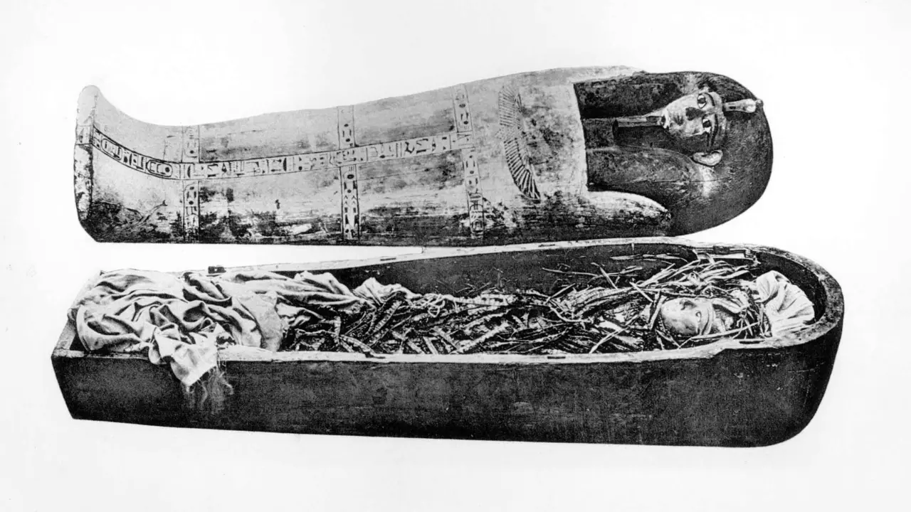 Amenhotep I: CT-Scans kréien en Abléck an der Mumie 4509_2