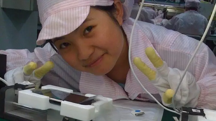Pracovníci továrne na elektroniku v Shenzene si v noci vyrábajú svoju vlastnú technológiu 47421_0