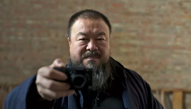 F*** Koj, Niam Txiv - Ai Weiwei Lub Hom Phiaj Kom Txuag Tuam Tshoj Los Ntawm Nws Tus Kheej 52488_0