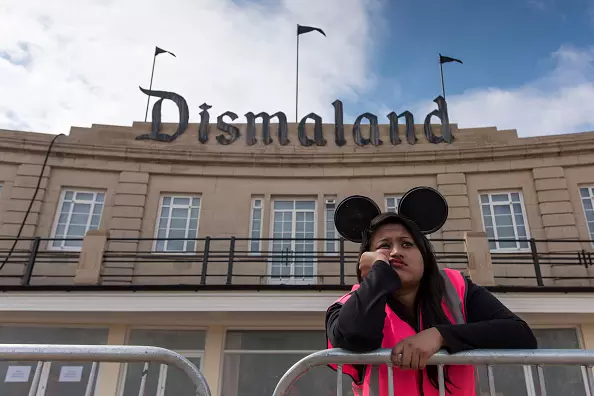 Banksy's Dismaland: येथे काय आवडत नाही याबद्दल आहे 53715_0