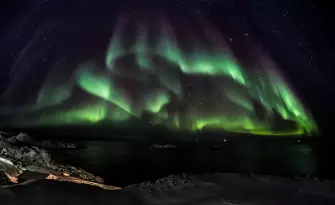 Haƙiƙa Aurora Borealis Haskakawa Sama da Greenland 55913_4