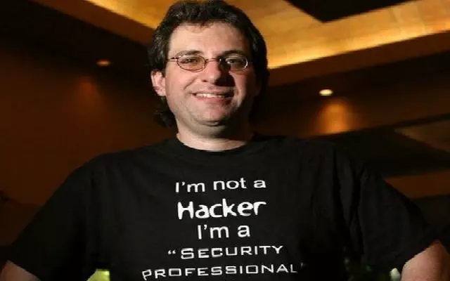 Hacker for the Hell of It: The Adventures of Kevin Mitnick 65009_0