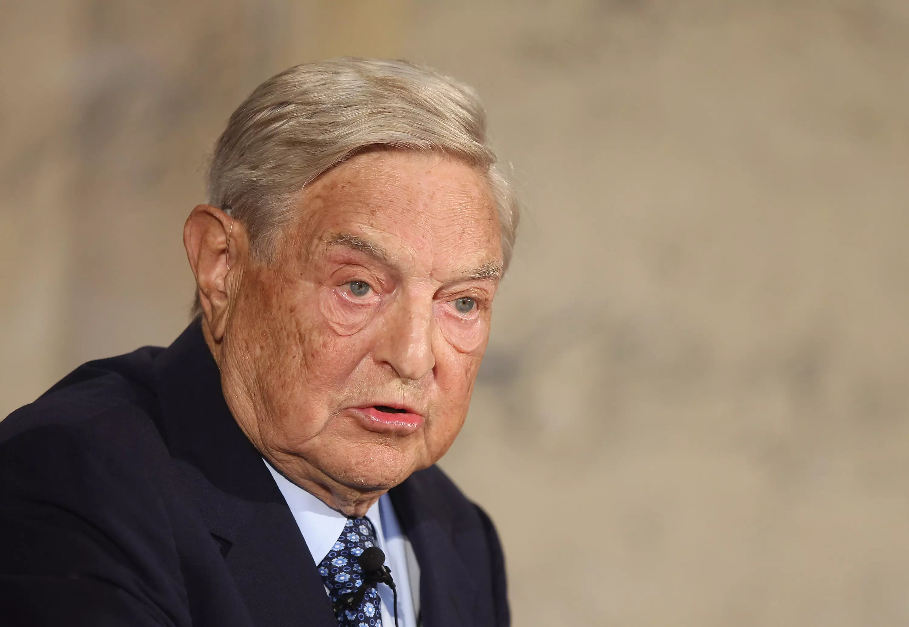 War of the Billionaires: George Soros Melawan Donald Trump 6551_1