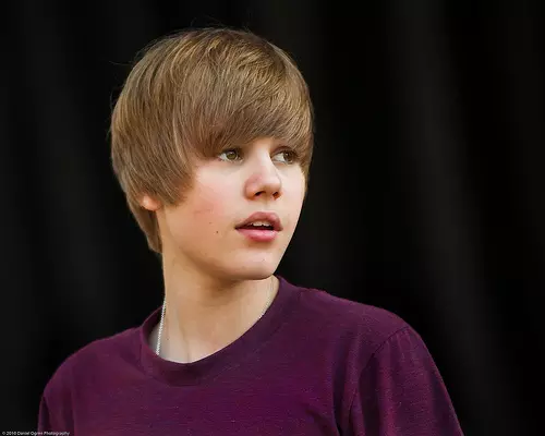 Justin Bieber와 피임, 또는 젊은 여성이 여성스러운 얼굴의 남성을 선호하는 이유 70437_0