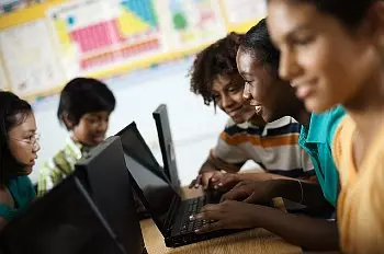 La tecnología como núcleo filosófico del currículo educativo 73254_0