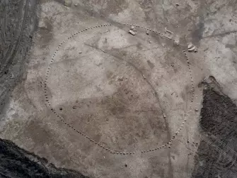 Iron Age discoveries uncovered sab nraum London, suav nrog 'tua neeg' tus neeg raug tsim txom 7830_3