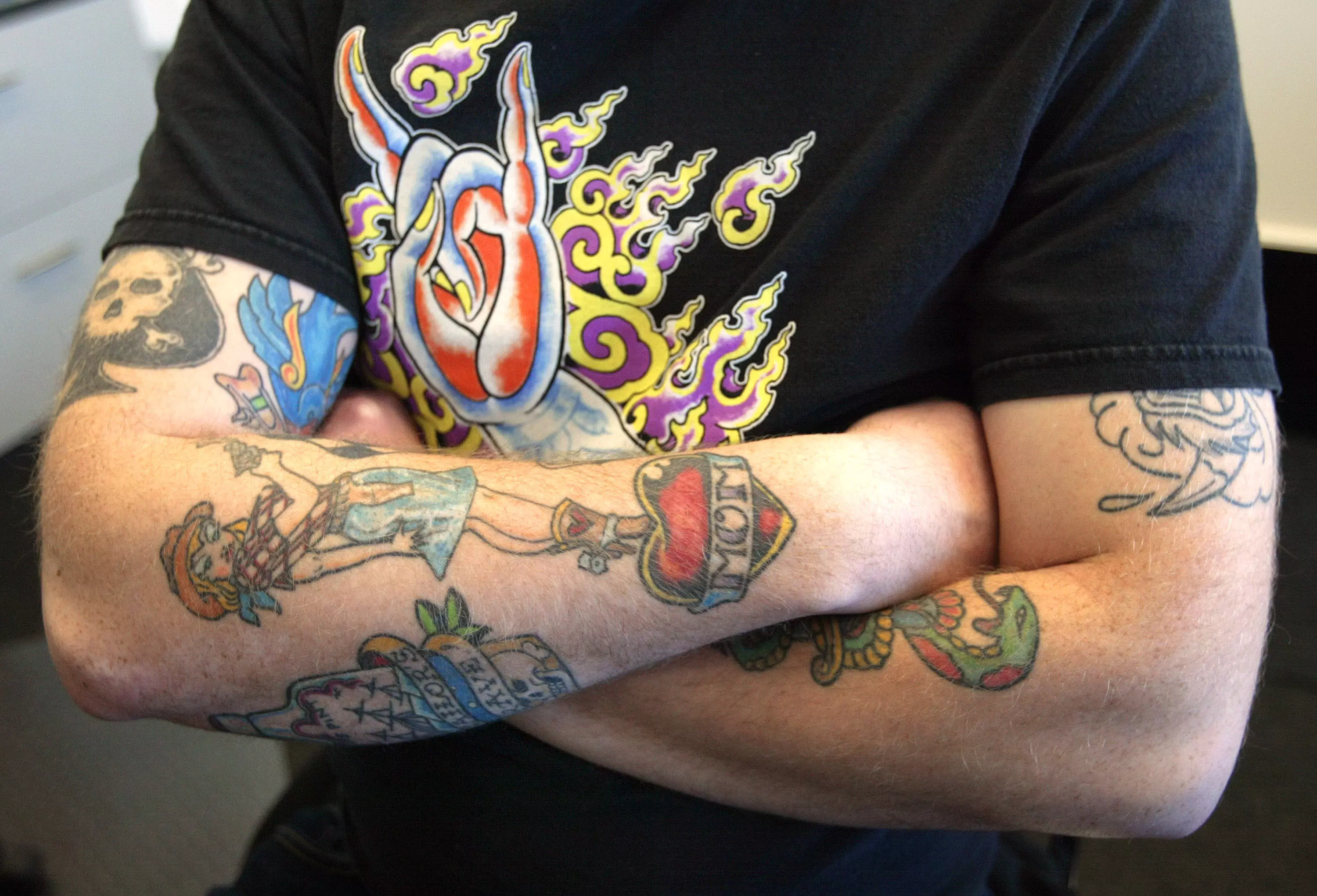 Muži, kteří mají tetování, si myslí, že to na ženy dělá dojem. Studie zjistila, že ne. 8460_1