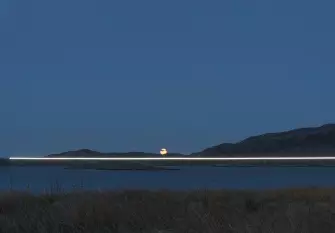 Hoe een klein Schots dorp een licht schijnt - letterlijk - op stijgende zeeën 9432_5