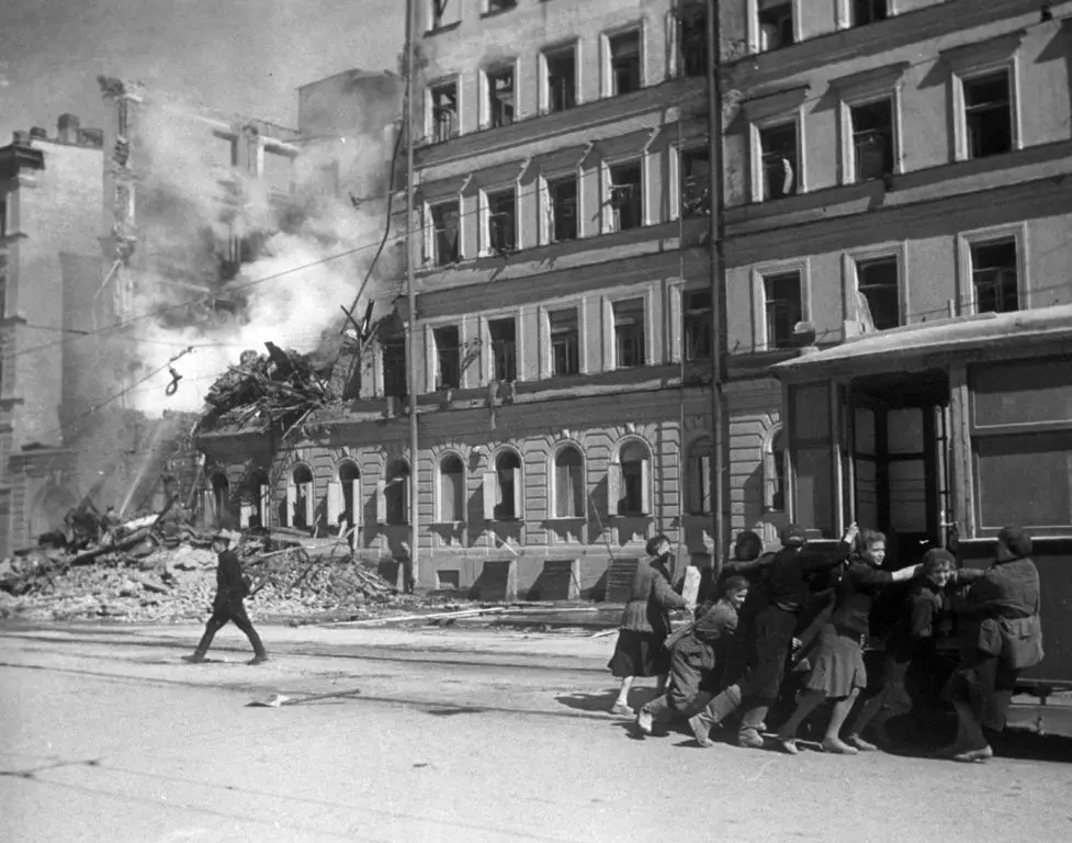 Leningrad: Taryhyň iň ganly gabawynda ýaşamak nähili boldy? 9671_3